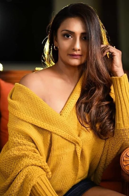 Actress Shantipriya Recalls an Incident when Akshay Kumar made Fun of ...
